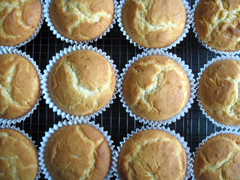 Basic Plain Cupcakes – Hiroko's Recipes