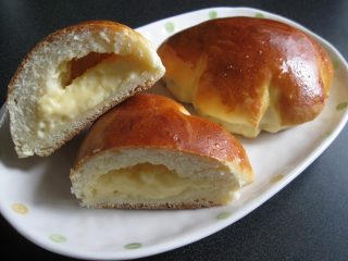 Cream Pan (Custard Buns) – Hiroko's Recipes