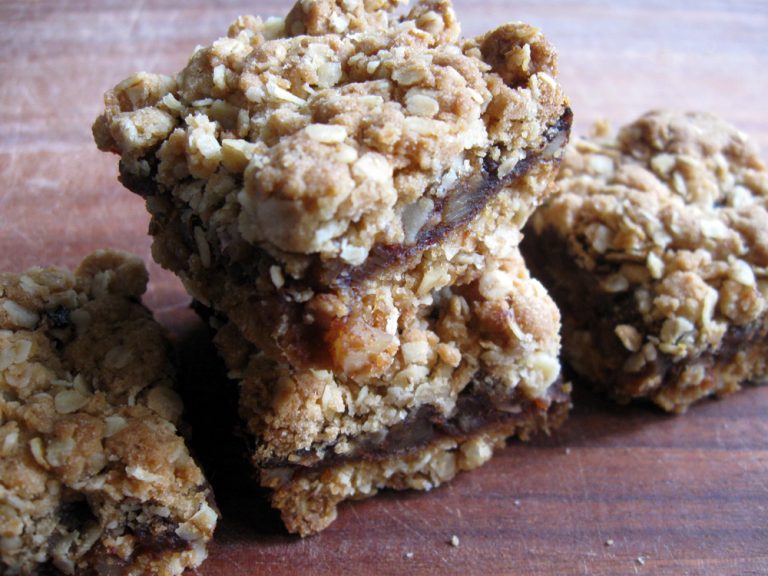 Dates & Walnuts Crumble Slices – Hiroko's Recipes