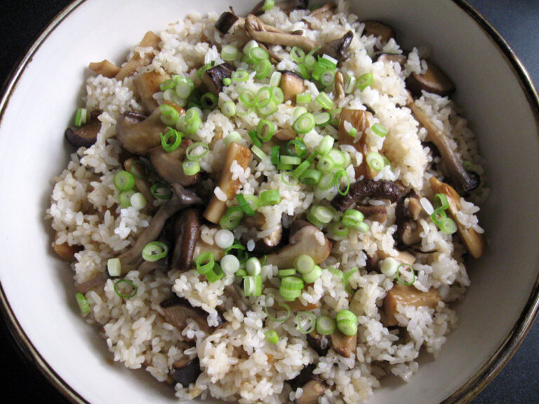 Asian Mushrooms & Garlic Mazegohan – Hiroko's Recipes
