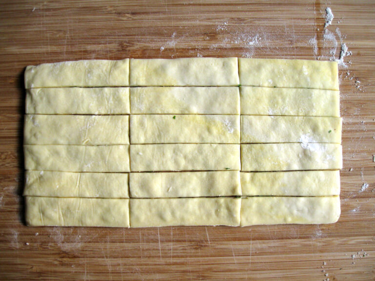 Anchovy & Garlic Puff Pastry Twists – Hiroko's Recipes