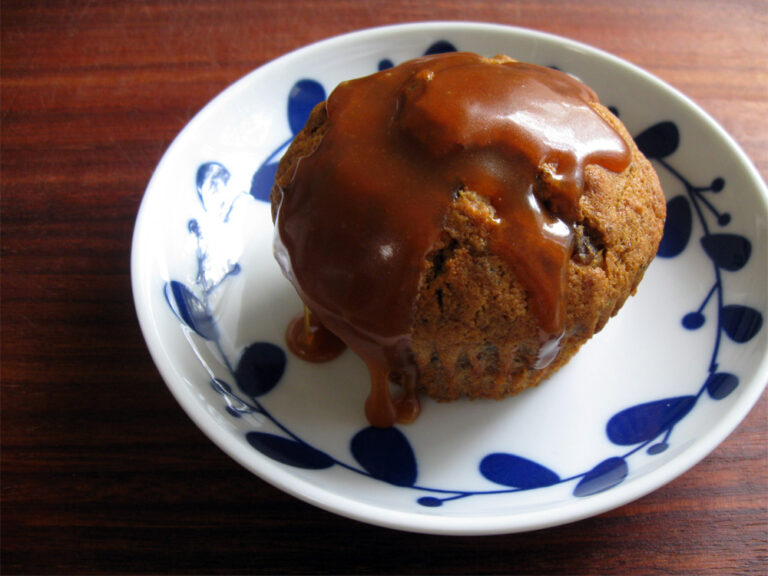Sticky Date Cupcakes with Caramel Sauce – Hiroko's Recipes