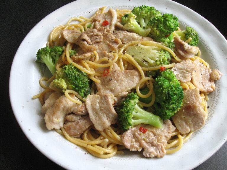 Garlic Chilli Pork & Broccoli Spaghetti – Hiroko's Recipes