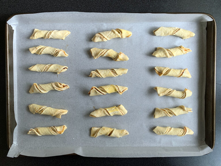Vegemite & Chilli Puff Pastry Twists – Hiroko's Recipes