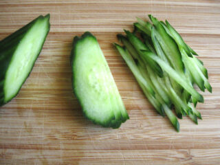 How To Cut Cucumber Into Thin Strips – Hiroko's Recipes