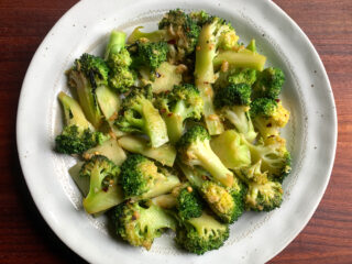 Pan-fried Broccoli with Sesame Oil & Oyster Sauce – Hiroko's Recipes